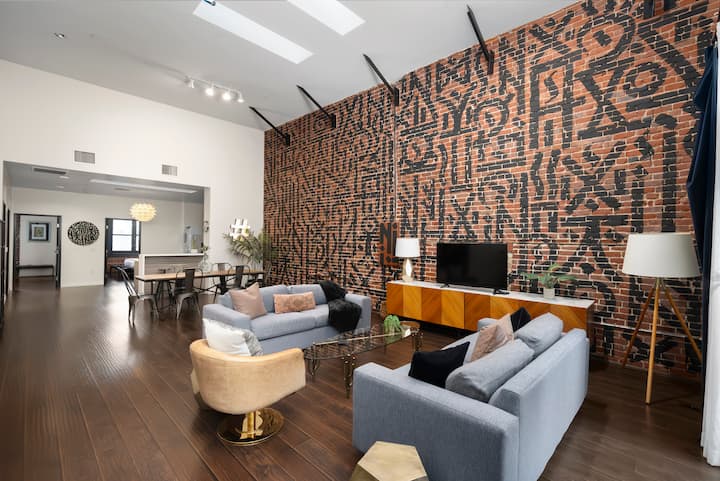 New York–style 2br Penthouse | 2200 Sq Ft - Los Angeles, CA