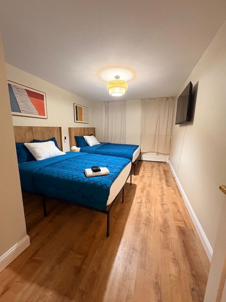 East Williamsburg 4 Bed Home With A Separate Suite - New York City, NY