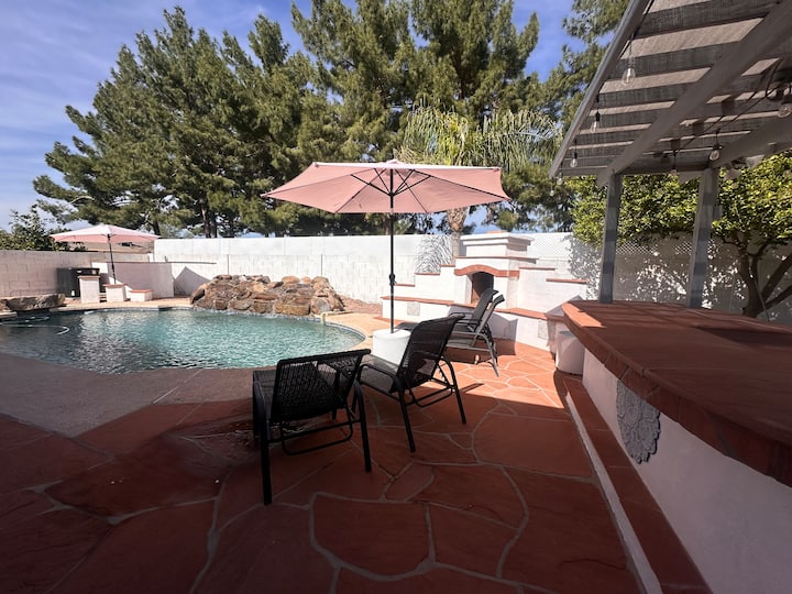 Cozy & Stylish Oasis W/ Heated Pool, Sleeps 10 - Chandler