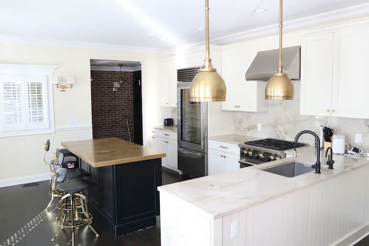 Luxury 4 Bed / 2.5 Bath Home - Livingston, NJ