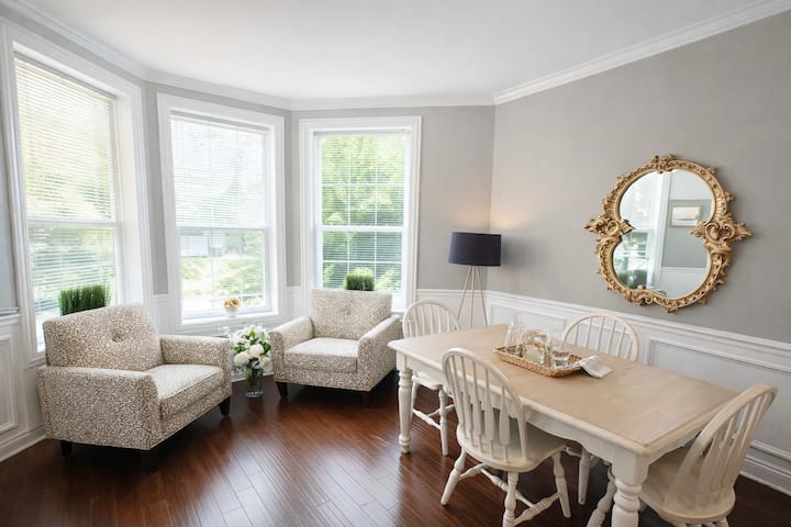 Modern Apartment In Ukrainian Village Free Parking - Chicago, IL