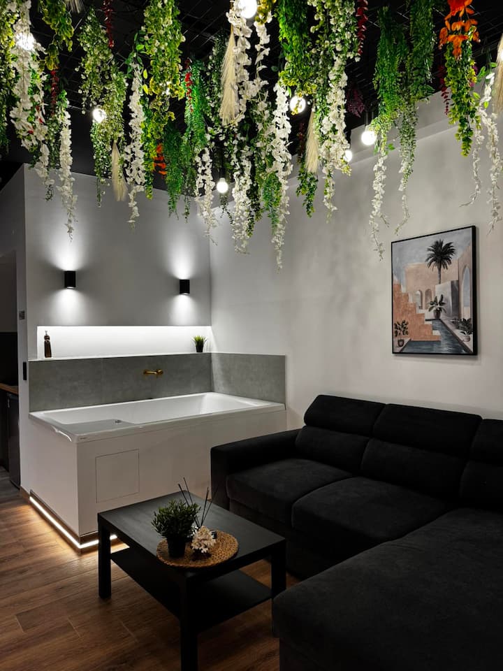 Botanica Noir Jacuzzi Valaoritou - Thessaloniki