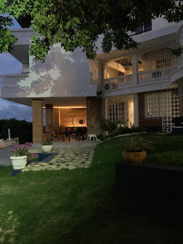 Coastal Getaway With Pool, Gardens & Sea Views - Puerto Colombia