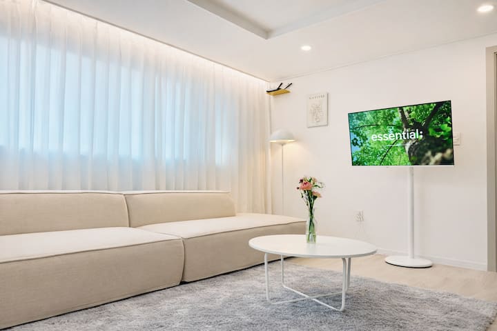 Legal/spacious 3br Near Gunja Stn. · Laundry Svc. - 신천동