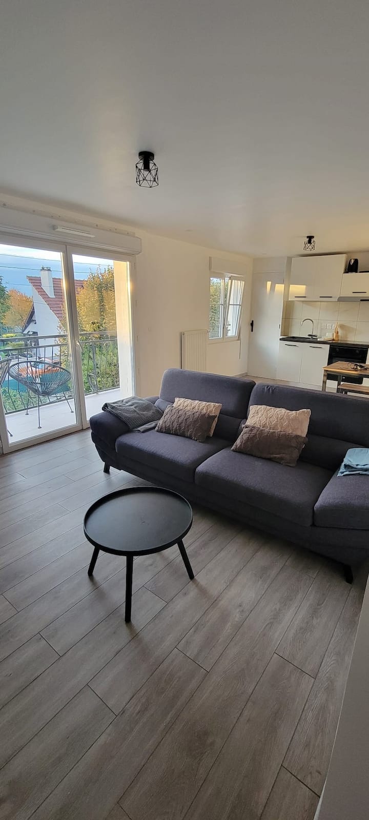 Newly Renovated 1bdr Apartment. - Herblay-sur-Seine