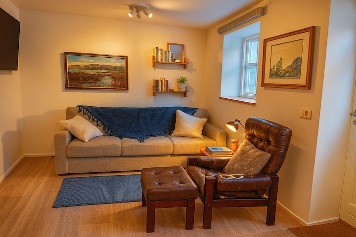 Cozy First Floor Apt Near Harbour & Cafés - Iceland