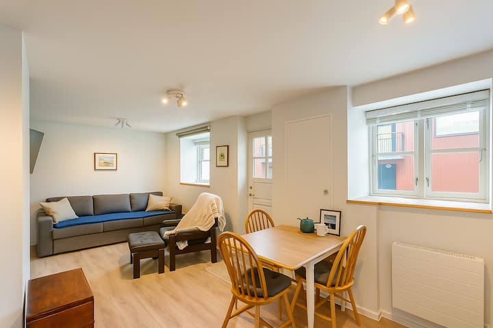 Cozy First Floor Apt Near Harbour & Cafés - Iceland