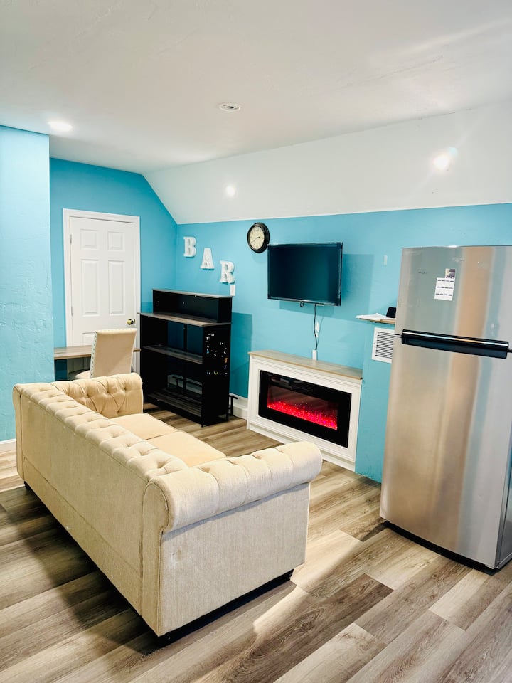 Cozy, Spacious And Stylish Modern Space - Worcester, MA