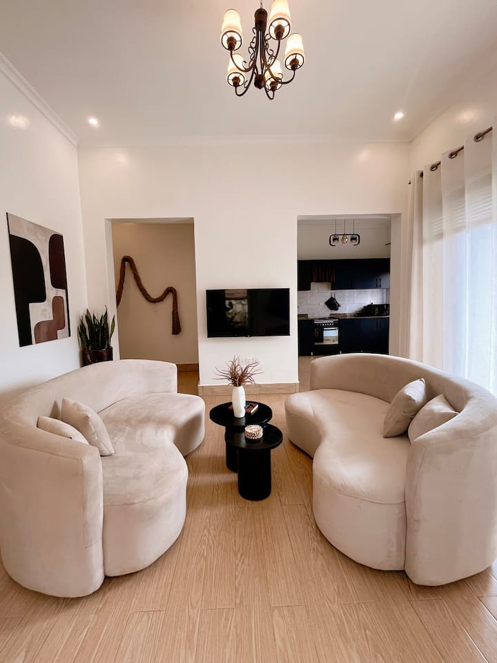 Abstract Stay In Central Kigali W/ Wifi + Patio - Kigali