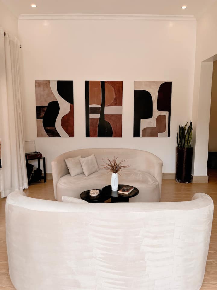 Abstract Stay In Central Kigali W/ Wifi + Patio - Rwanda