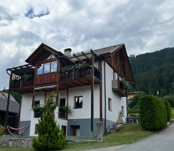 Die Eg Wohnung Mit Balkon (Seeblick) Und Terrasse. - Weissensee