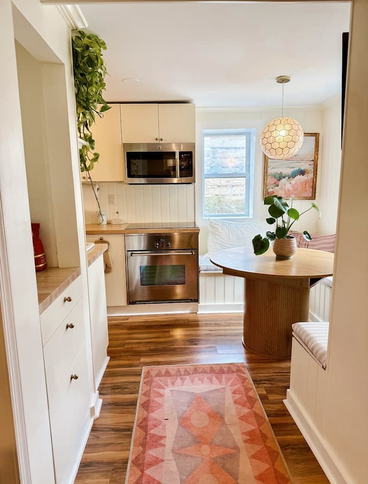 Downtown Garden Apt | Walk To Uva & Downtown Mall - Charlottesville, VA