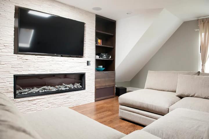 Spacious And Ideally, Located In The Lakeview Area - Chicago, IL