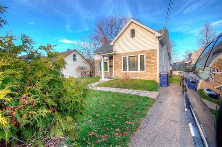 Family Spot Near Services - Mirabel