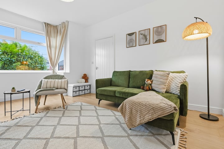 Modern 3-bed House | Sleeps 8 | Parking | Near Mcr - Glossop