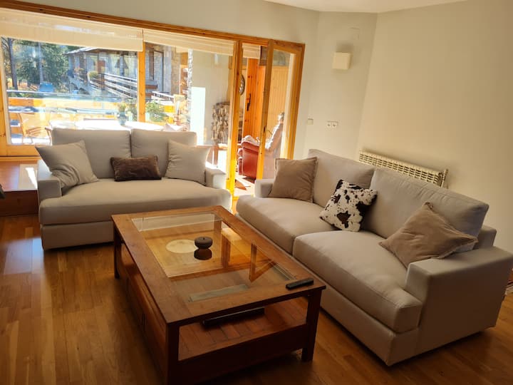 Ca La Tossa, Acogedora Adosada En Prats I Sansor - Alp, Catalonia