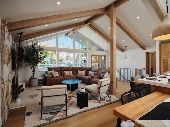 Luxury Family Base W/ Hot Tub + Mountain Views - United States