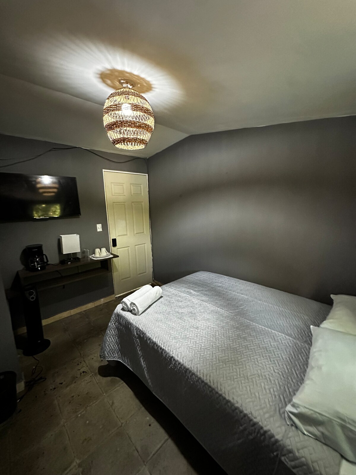 Savior of the World| 1 BD|1Rm|1Bth - Airbnb