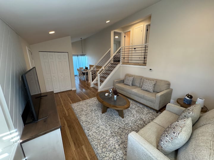 Renovated Home In Peaceful Neighborhood. - Longmont, CO