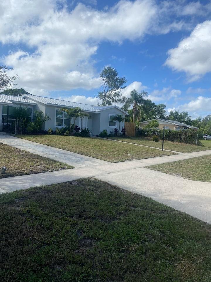 Cozy Home Near Weeki Wachee And Gulf Beaches. - Spring Hill, FL