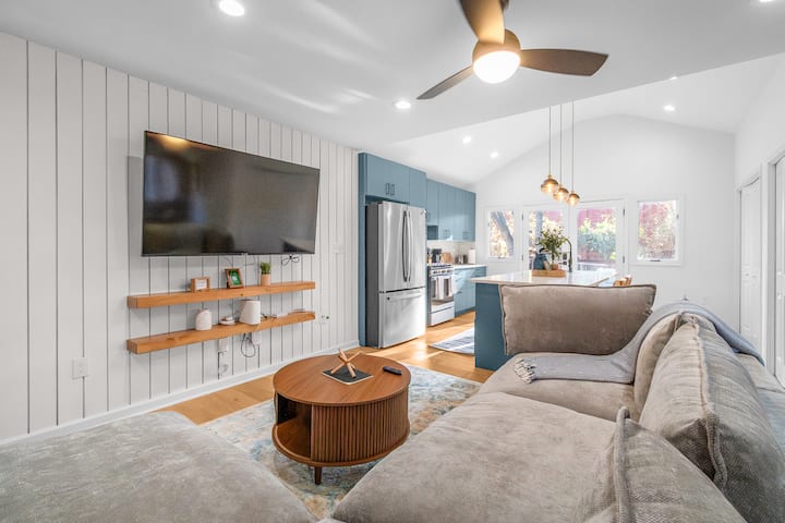 Modern 3br Retreat •10 Mins To Uptown • Large Yard - Charlotte, NC