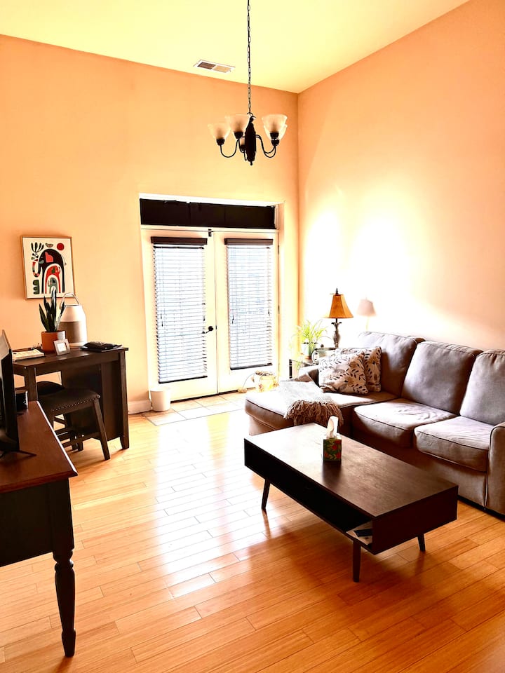 The Cozy Corner Loft - Champaign, IL