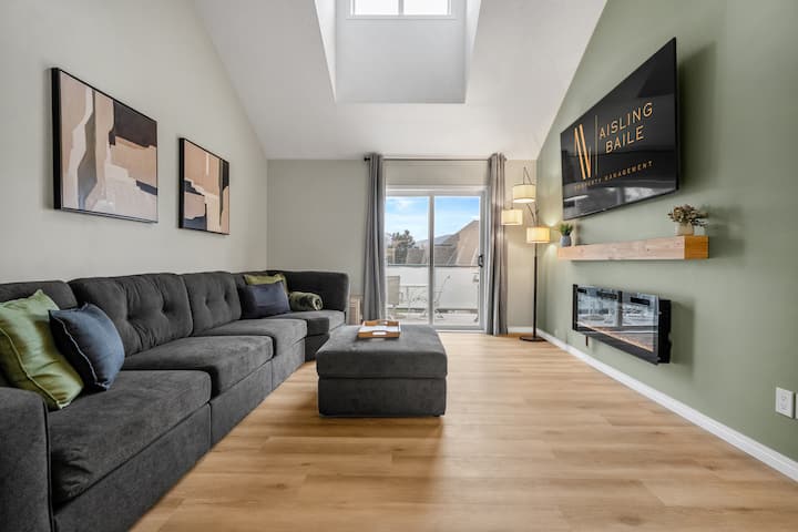 The Radium Rise | Outdoor Pool/hot Tub | Balcony - Radium Hot Springs