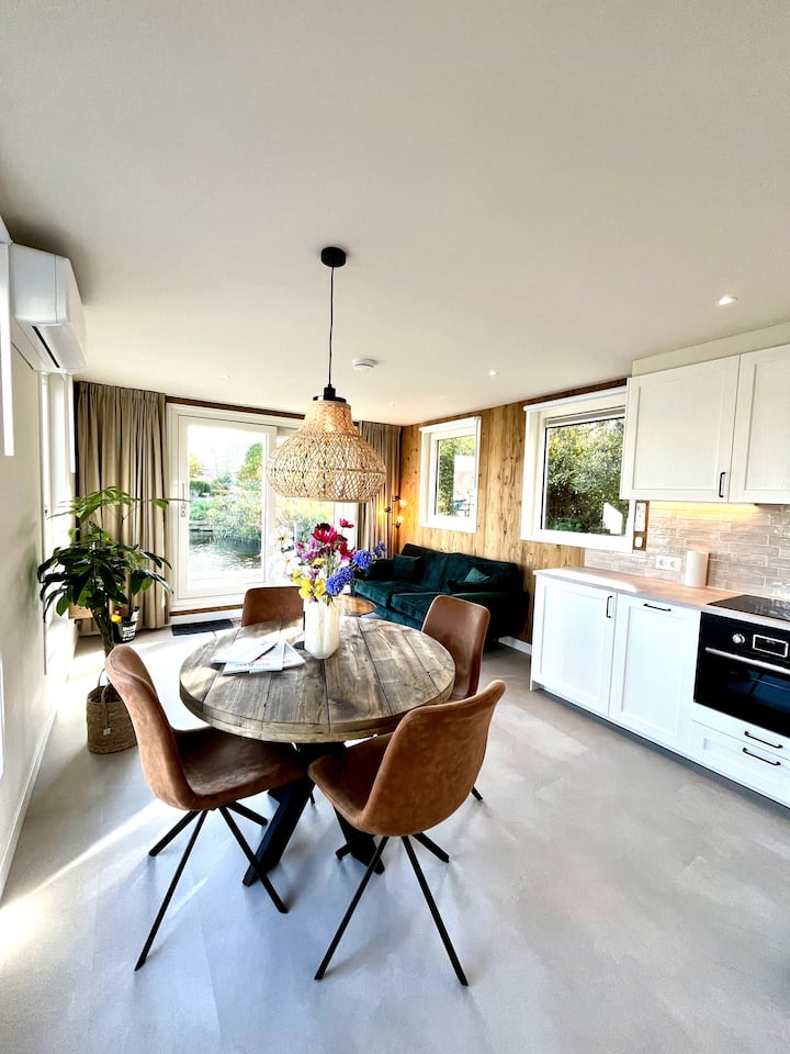 Woonboot Sneek - Sneek