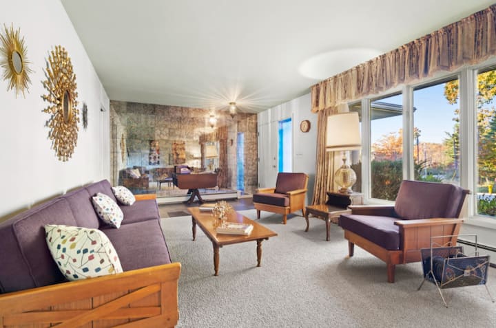 Dazed & Confused Grand Rapids! - Grandville, MI