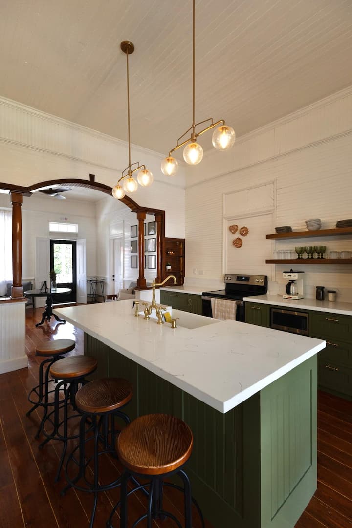 Spacious Colonial Stay For Groups And Families - ベリーズ