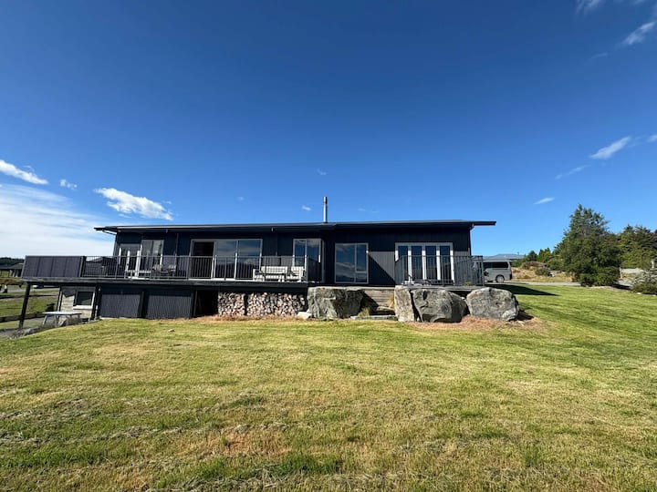 Red Door Lake Tekapo - Lake Tekapo