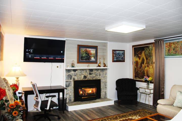 2 Br 1 Ba Suite On Lower Floor. Private Entrance - 埃德蒙茲