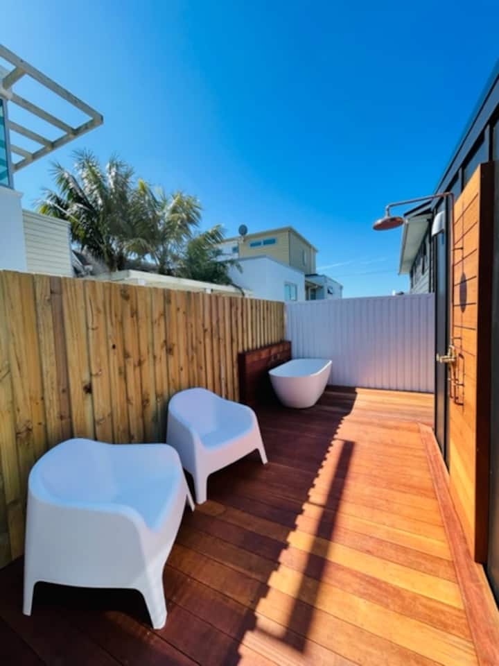 The Coconut Hut Papamoa Beach - Papamoa