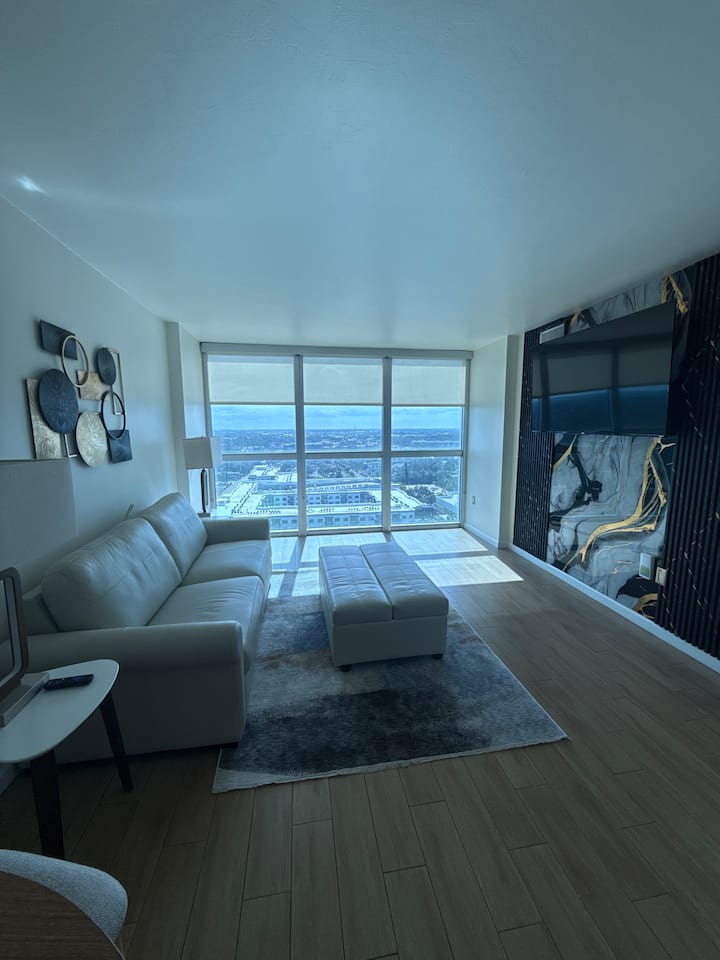 City Luxe Loft - Fort Myers, FL