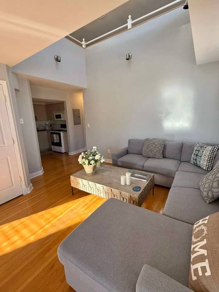 Sunny Loft-style Retreat Near Nyc | Walk To Train - Newark, NJ