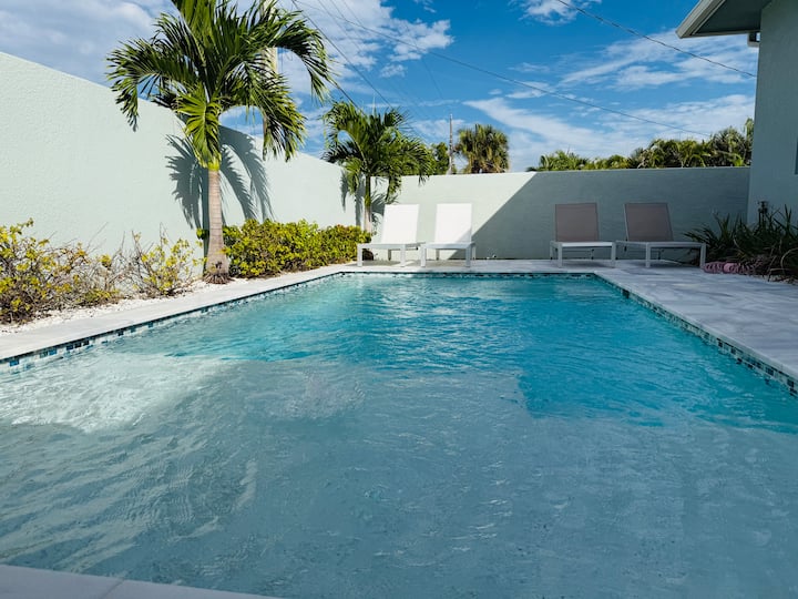Luxury Breeze Duplex Deux - Naples Park, FL