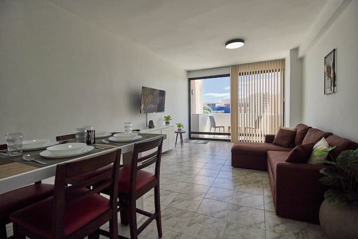 Apartamento Con Vista Al Mar, Piscina Y Cc La Vela - Venezuela