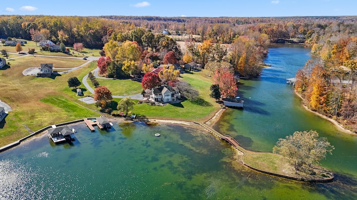 Lakefront With Private Pickleball Court And More - Lake Anna, VA