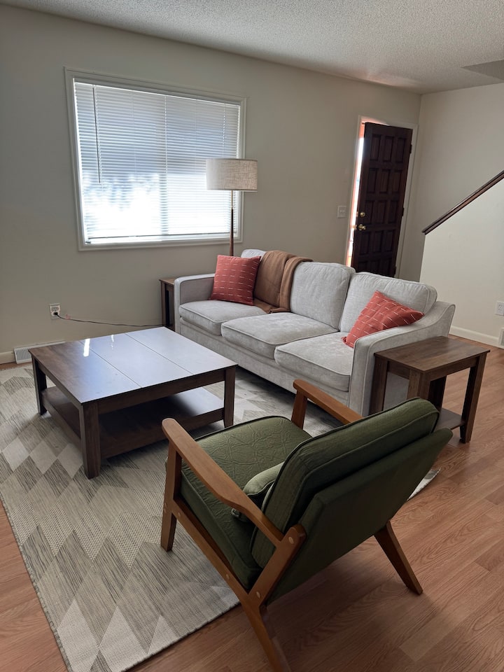 Cozy 2 Bed Condo - Tons Of Parking - Greeley, CO