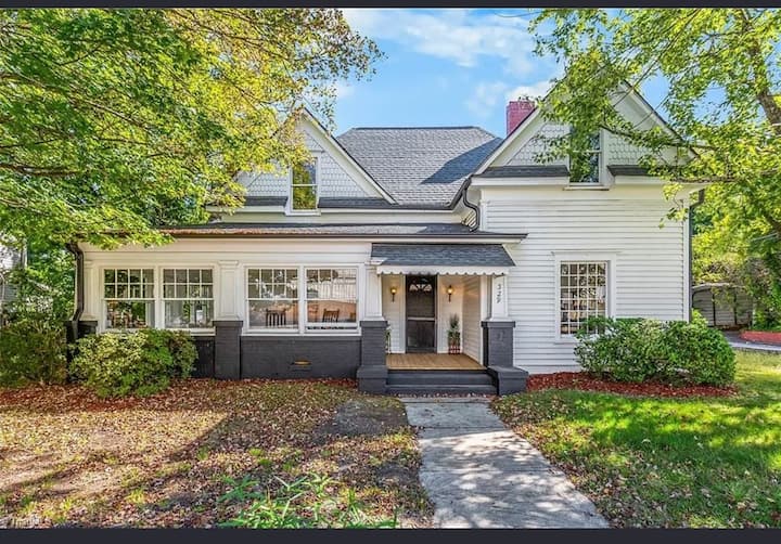 Gorgeous And Spacious Thomasville Downtown Home - Thomasville, NC