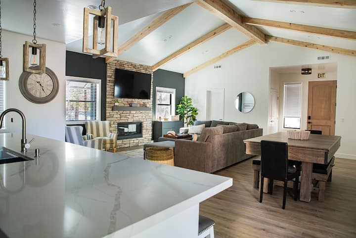 Bearadise|luxurynew Build|central|hot Tub|ev|games - Big Bear, CA