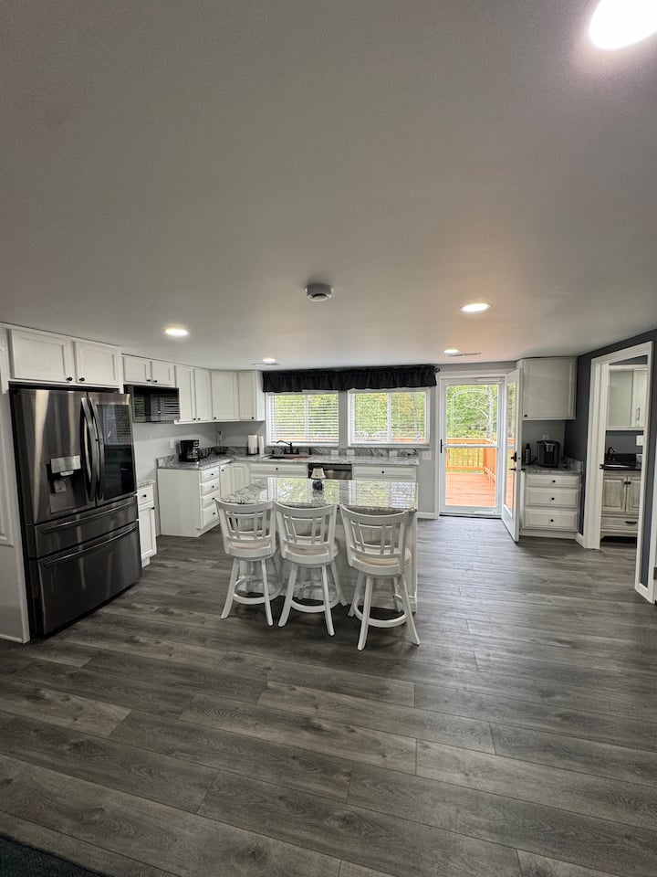 Peaceful Apartment Nature Right Outside Your Door - Granville, OH