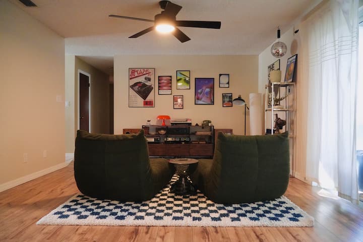 Retro Orlando Hideaway - Lake Mary, FL