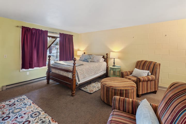 Château Rouge 104 ~ Continental Cottage - Red Lodge, MT