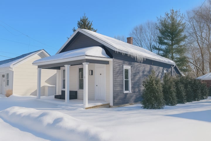 Renovated Downtown Troy Retreat | King Bed - Troy, OH