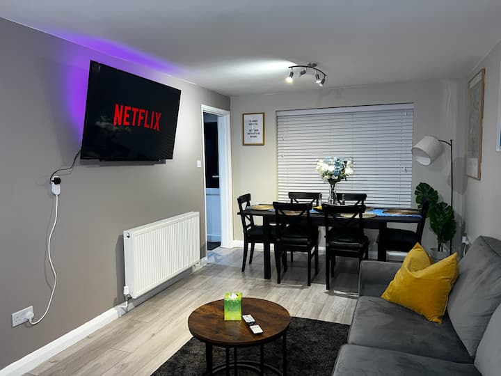 Stunning Home Netflix & Disney+, Free Parking - Stevenage