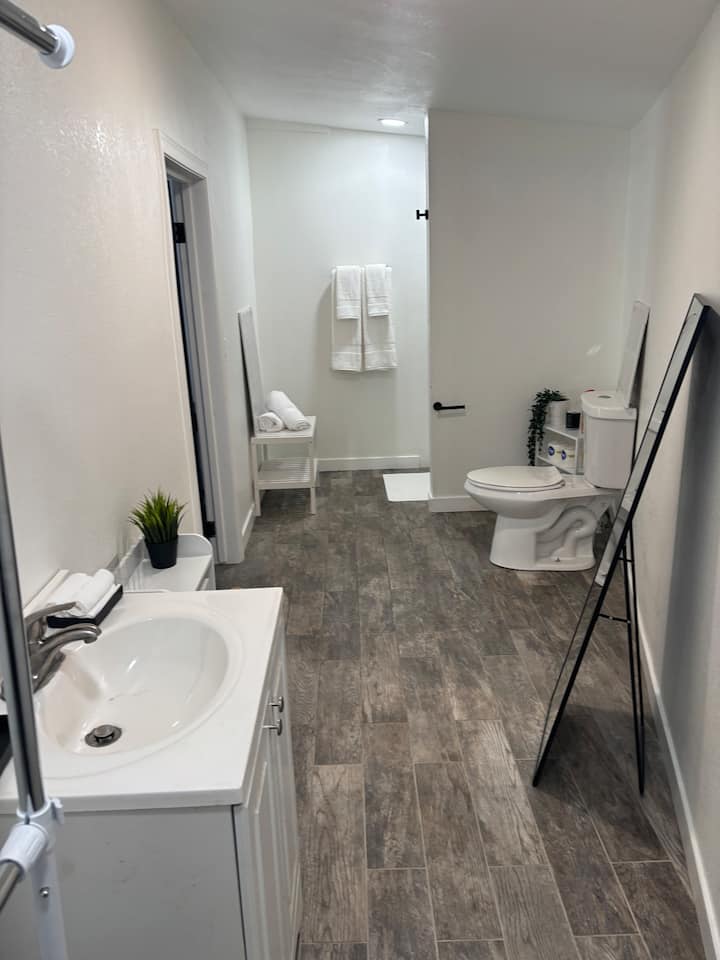Studio Ontario - Claremont, CA