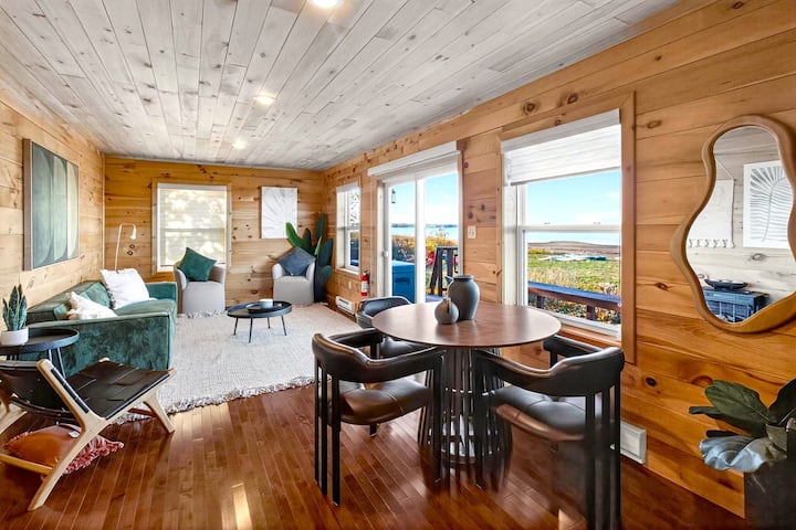 Chic Cozy Oceanfront Cottage In Heart Of Shediac - Shediac