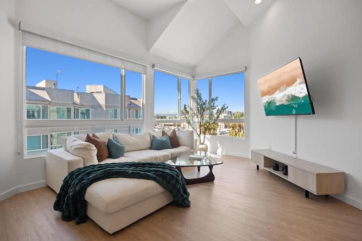 The Grace Bay| Waterfront Penthouse Marina Views - Marina del Rey
