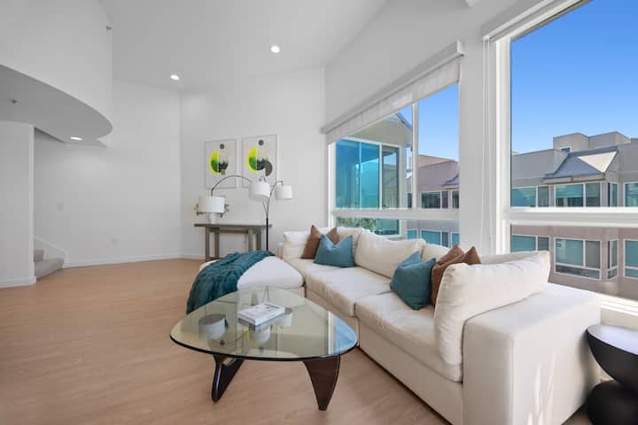 Waterfront Penthouse | Marina Views + Rooftop - Venice Beach, CA